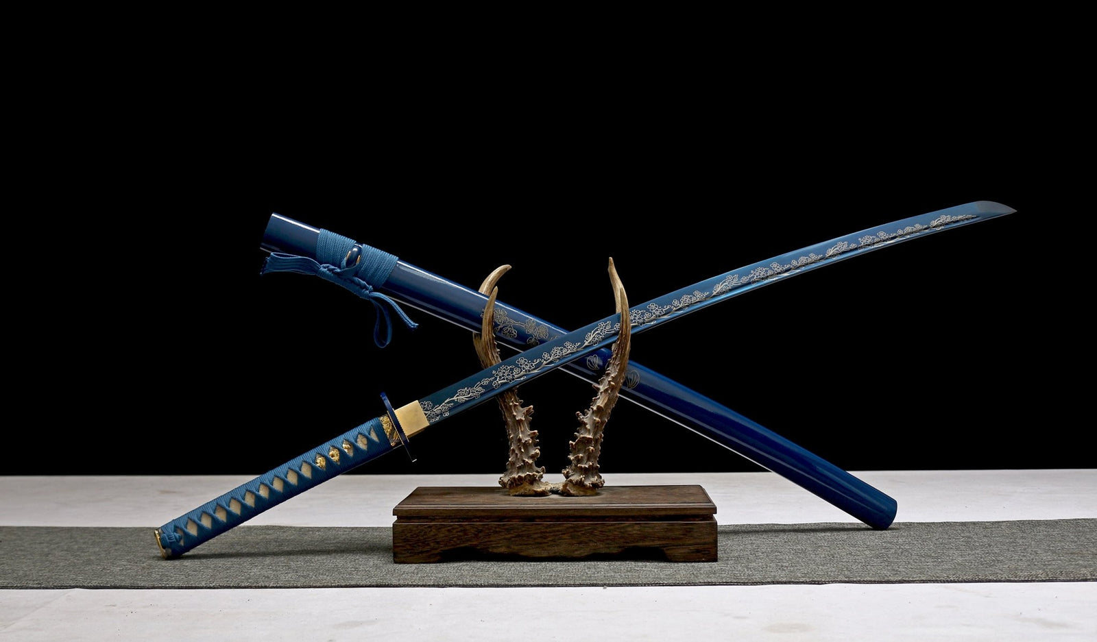 Shop Hand Made High Quality 1045 Katana Samurai Sword Blue Pattern